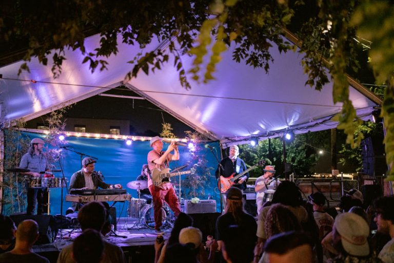 The Best Dive Bars in Austin - Tribeza