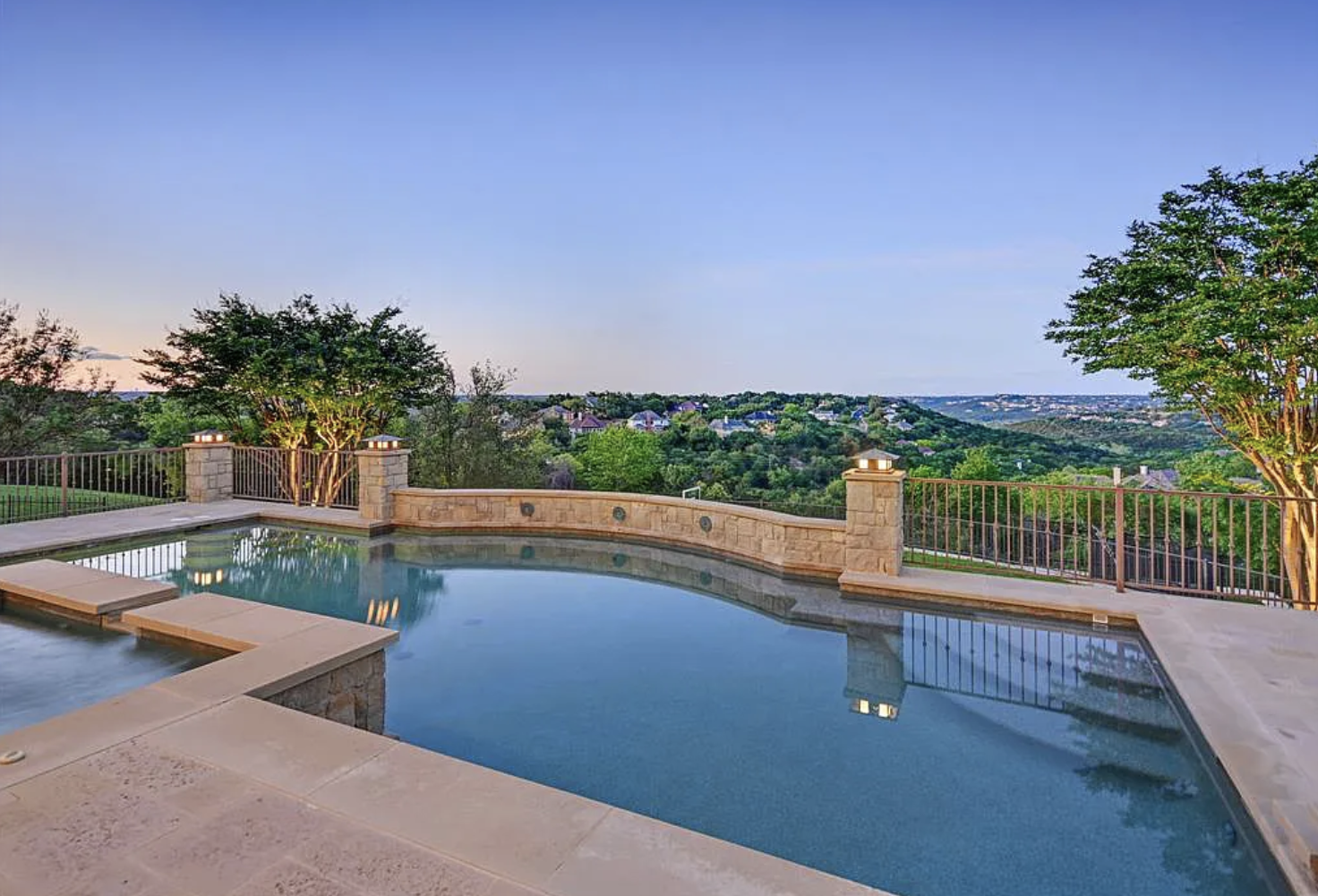 Discover 5 Fantastic Homes with Pools on the Market Right Now in Austin ...