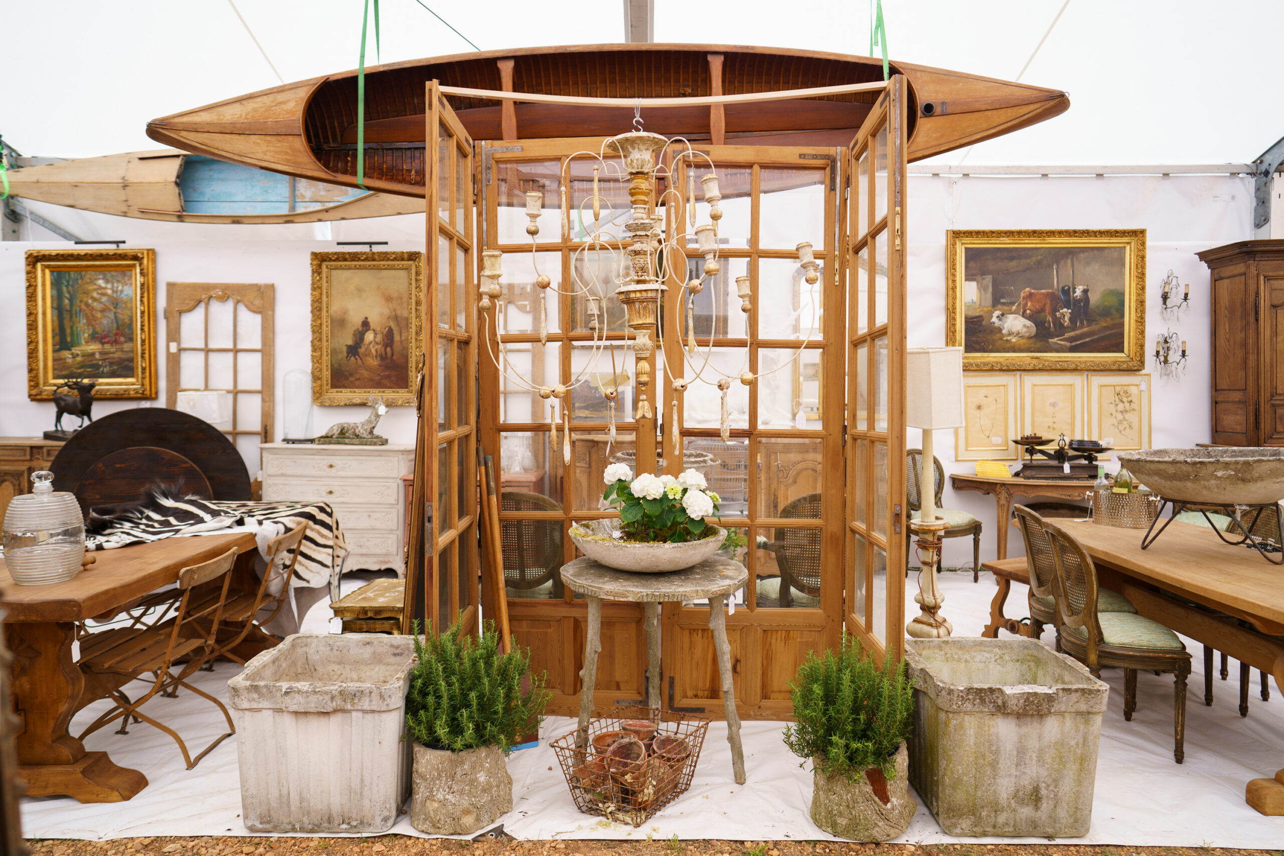 Your Guide to a Perfect Round Top Rendezvous - Tribeza