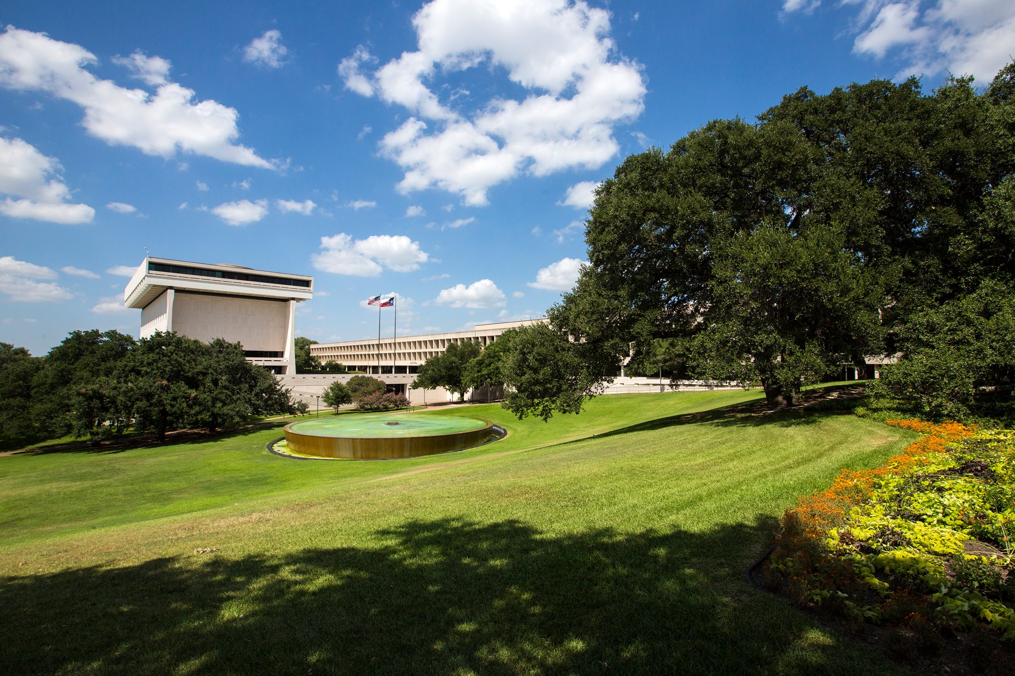 Before the Game: Longhorn City Limits with Hollister - Tribeza